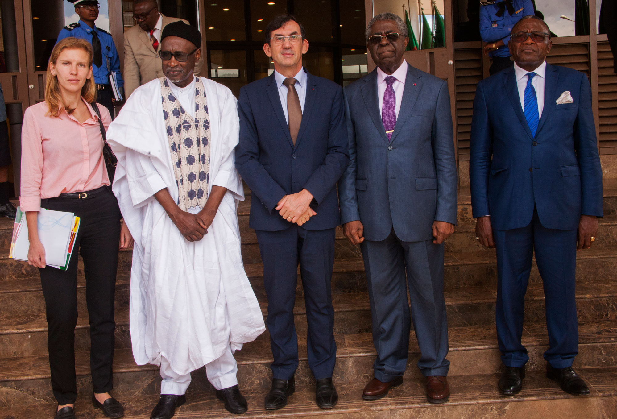 Bilinguisme et multiculturalisme : La Commission nationale conviée en ...